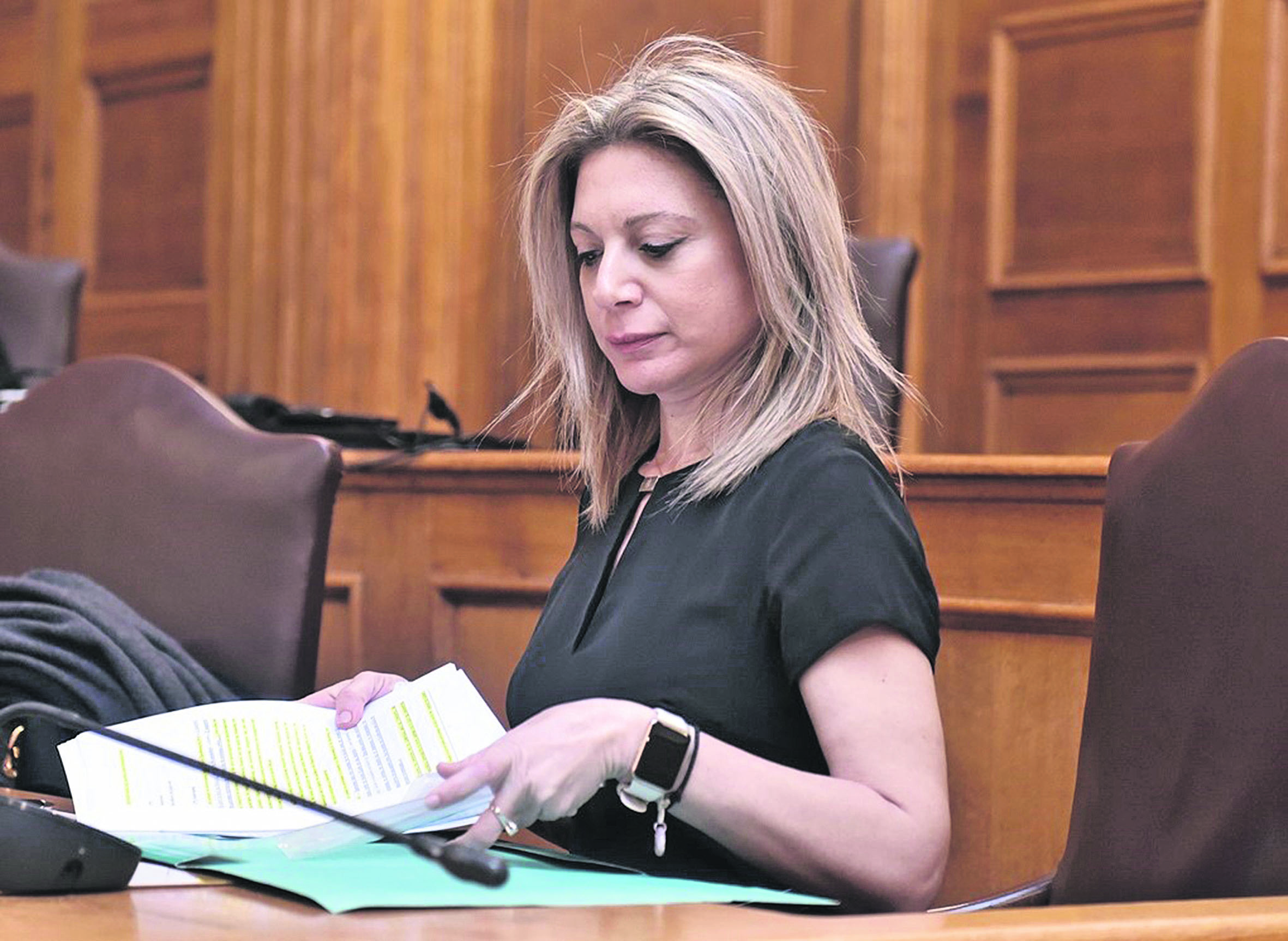 Η ΚΥΡΙΑ ΜΑΡΙΑ στο πολιτικό καφενείο - Ελεύθερος Τύπος