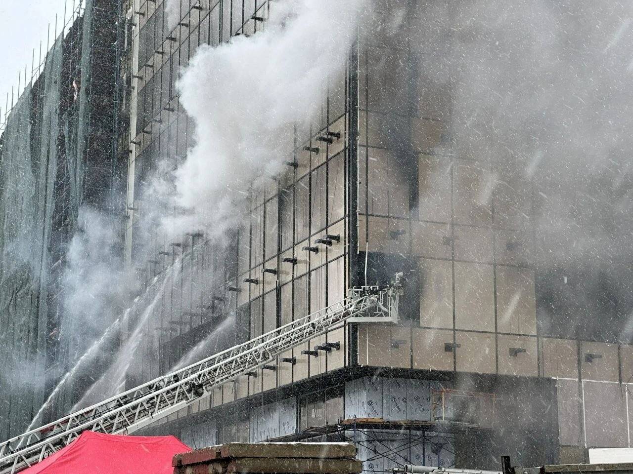 Φονική πυρκαγιά σε εργοτάξιο στη Μόσχα - Τουλάχιστον 7 νεκροί