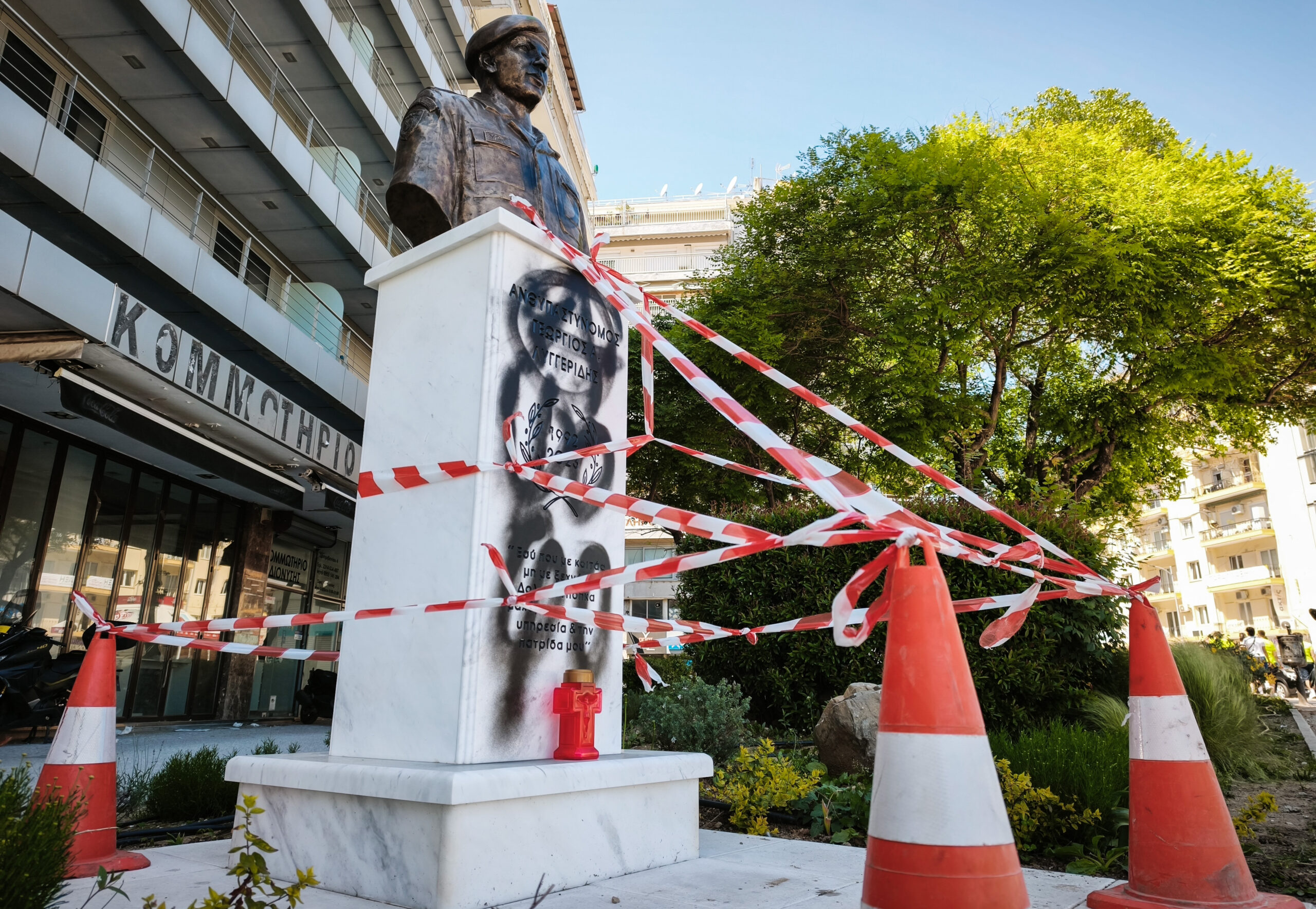 Γιώργος Λυγγερίδης: Άγνωστοι βανδάλισαν την προτομή του στη Θεσσαλονίκη ...