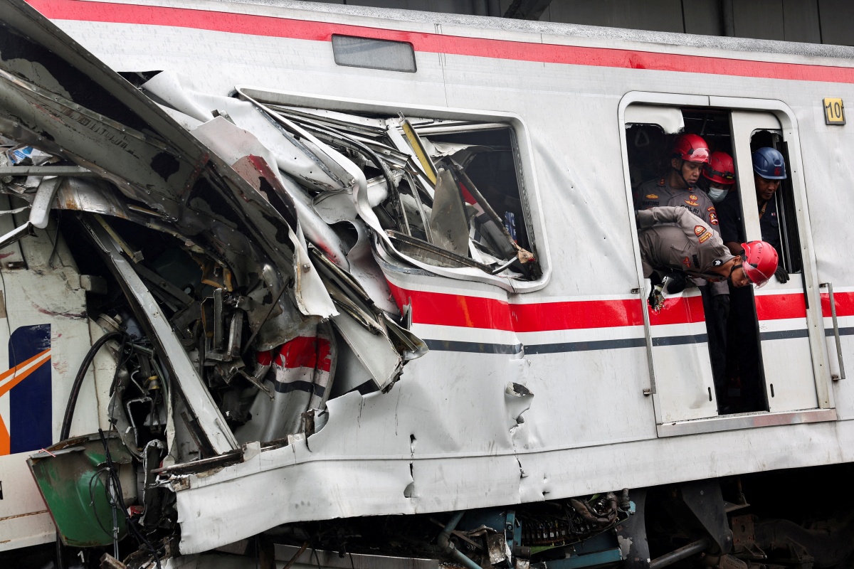 Ινδονησία: Τουλάχιστον 14 νεκροί και 81 τραυματίες μετά από σύγκρουση ...